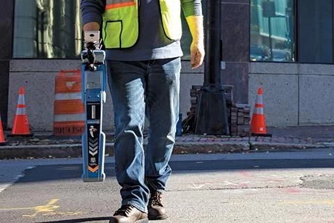 Radiodetection RD8200, Handheld pipeline detection instrument