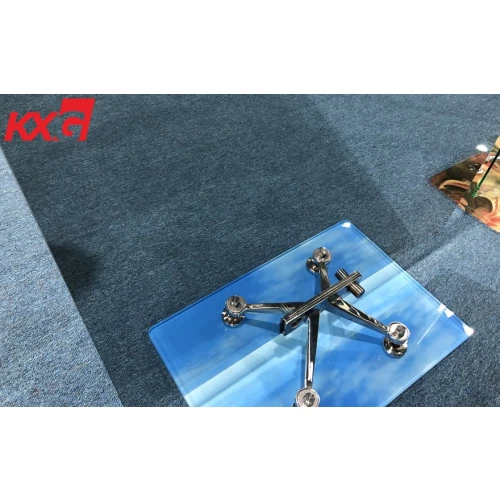 What is one-way glass? What is the role of one-way glass?